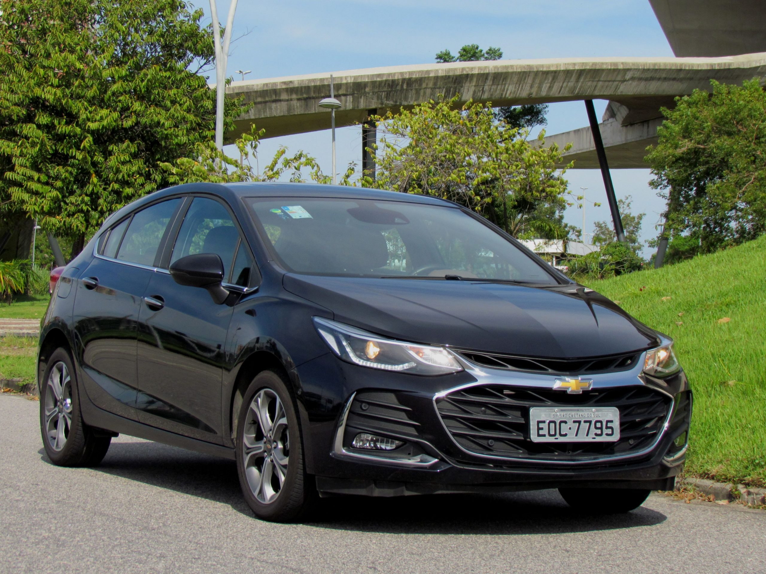 SOLITÁRIO, MAS CONECTADO: Hatch médio, Chevrolet Cruze Sport6 investe ...