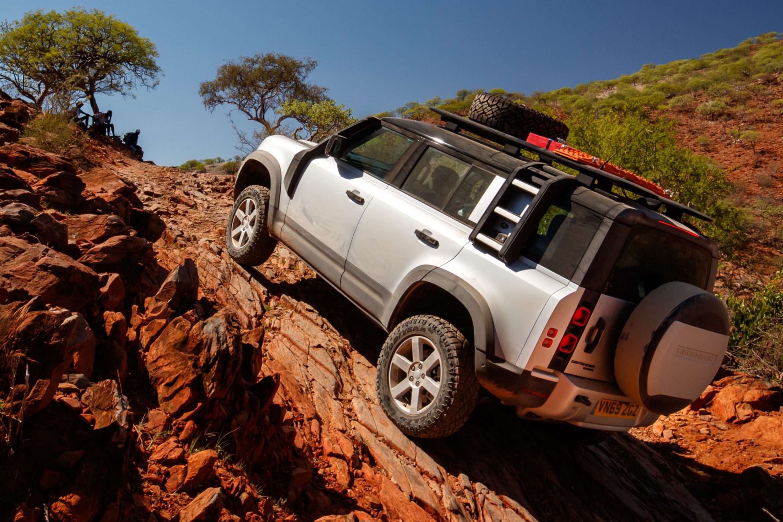 RETORNO DA LENDA: Land Rover traz ao Brasil a quanta geração do ...