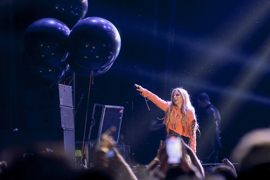 Avril Lavigne e Mod Sun terminam noivado após jantar da cantora com ...